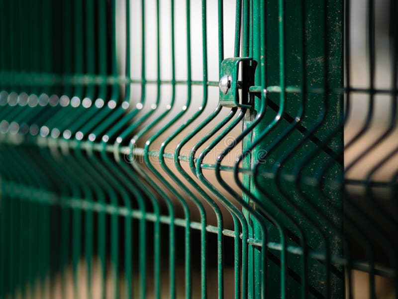 Selective Focus on a Column of Metal Mesh Fence with Rectangular Cells ...