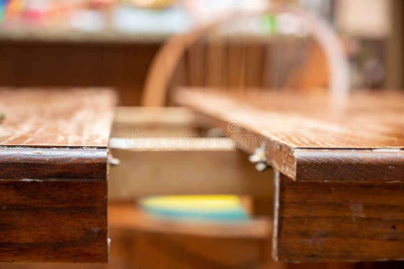 Selective Focus on Mechanism and Gap for Adding an Additional Leaf To ...