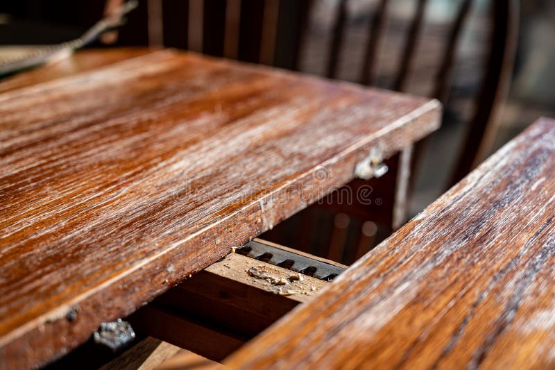 Selective Focus on Mechanism and Gap for Adding an Additional Leaf To ...