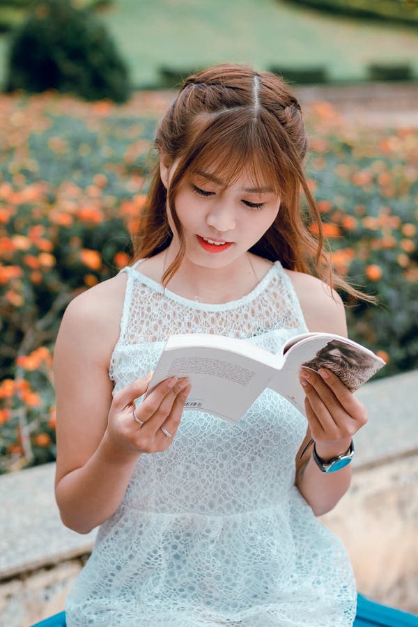 Selective Focus Photography Of Woman Reading A Book Stock Photo - Image ...