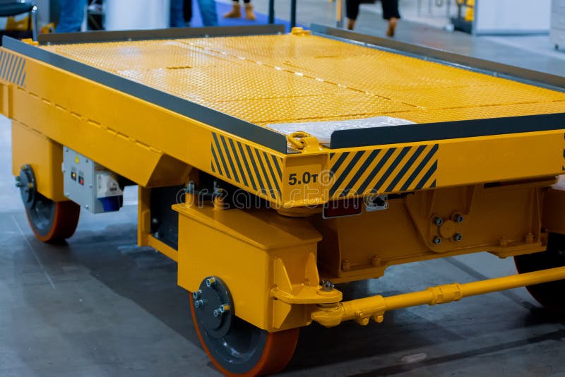 Self-propelled Battery Trolley. Lifting Equipment for Moving Goods ...