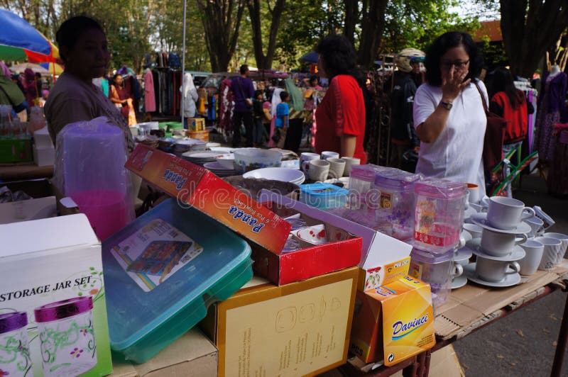 Selling cheap editorial photo. Image of merchants, discount - 43195361