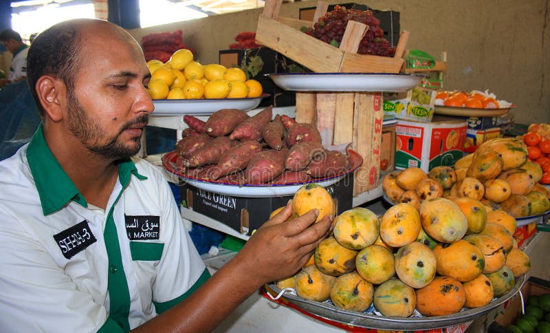 Selling Mango in Vegetable and Fruit Market Editorial Image - Image of ...