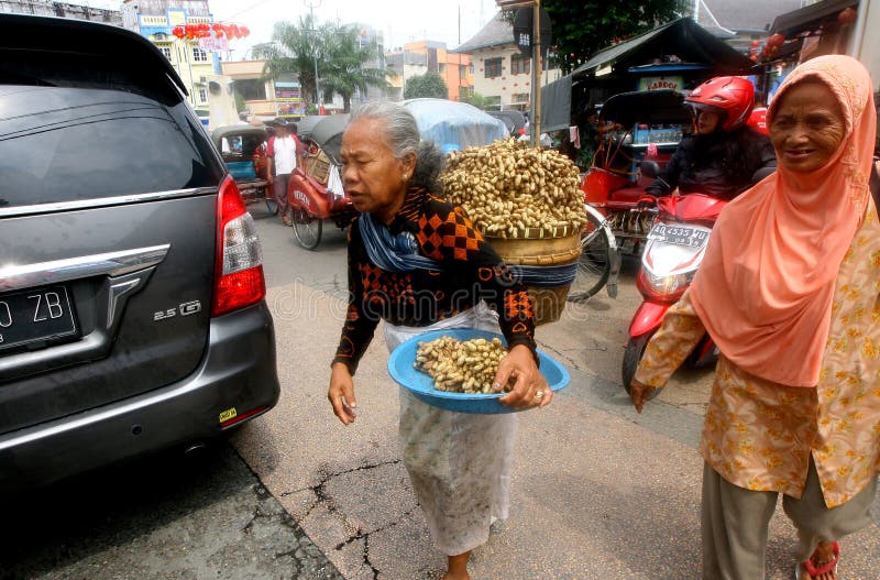 A Man Sells Peanuts and Snacks on the Beach Editorial Photo - Image of ...