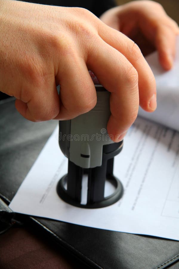 Sello De La Mano De Los Hombres Foto de archivo - Imagen de foco, papel ...