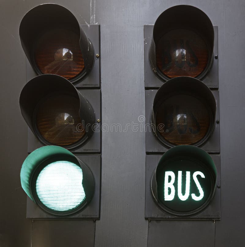 Semáforo verde foto de archivo. Imagen de ayuda, verde - 26108338