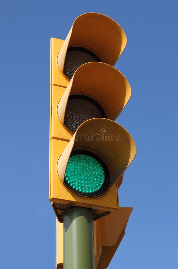 Semáforo Con Verde Encendido Fotos de stock - Fotos libres de regalías ...