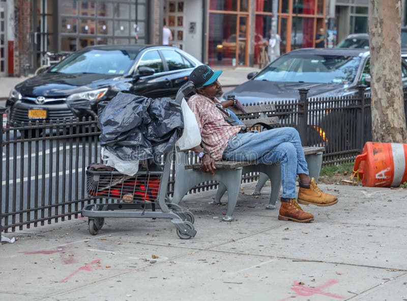Sem-teto No Centro De Manhattan Imagem de Stock Editorial - Imagem de ...