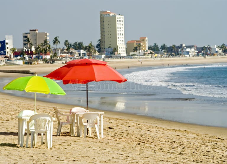 Semester arkivfoto. Bild av paraply, väder, strand, semesterort - 3591556