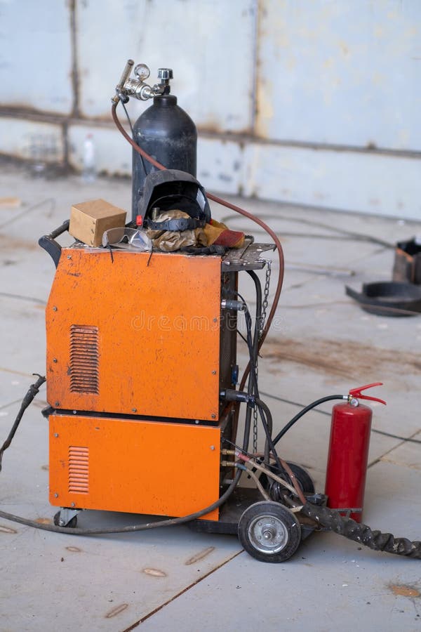 104 Work Semi Automatic Electric Arc Welding Stock Photos - Free ...