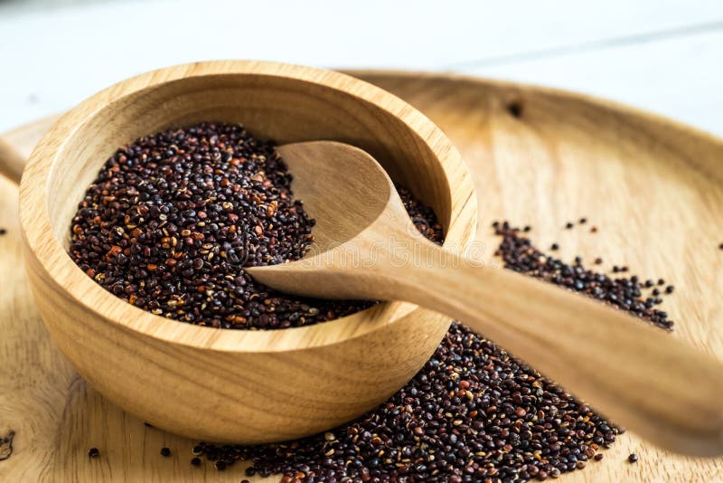 Semilla negra de la quinoa foto de archivo. Imagen de nutritivo - 112680580