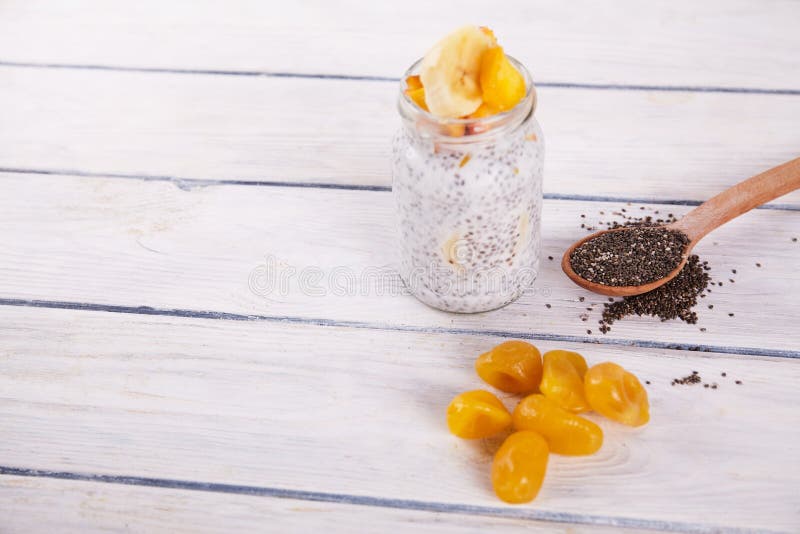 Semillas De Chia Con Las Frutas Foto de archivo - Imagen de fruta ...