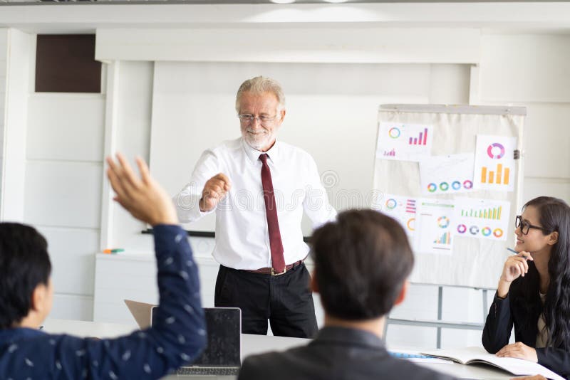 Seminar for Motivation Organize. Audience Response with Trainer in ...