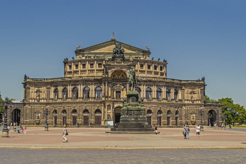Semperoper editorial image. Image of theater, town, dresden - 98326420