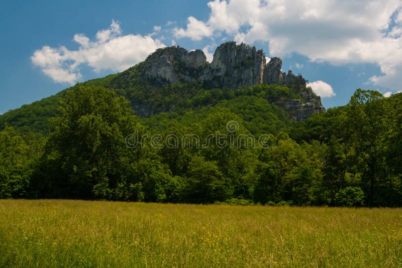 Seneca Rocks, West Virginia Stock Image - Image of hill, view: 267457219