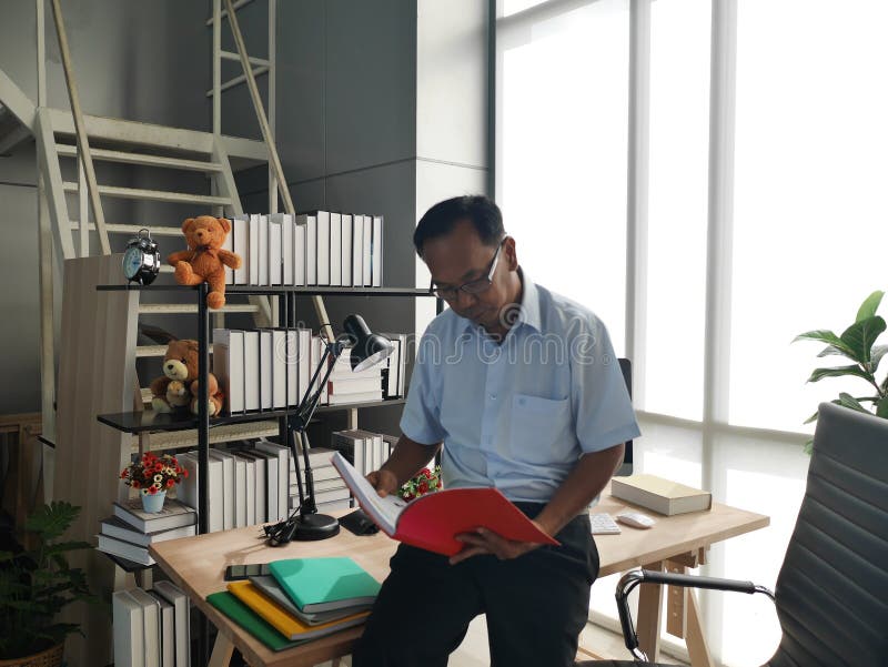 The Senior Citizens Man Doing Start Up Visit with the Modern Technology ...