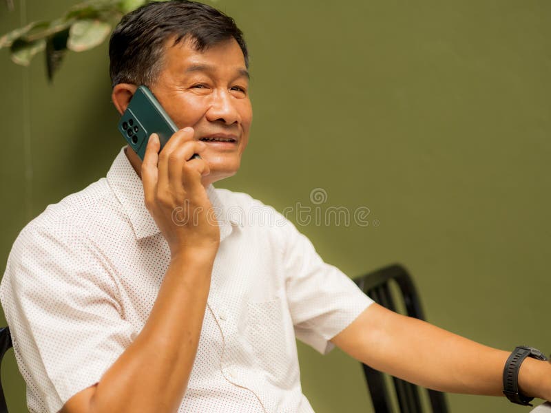 Senior Male Using a Smartphone, Lifestyle Senior Stock Photo - Image of ...