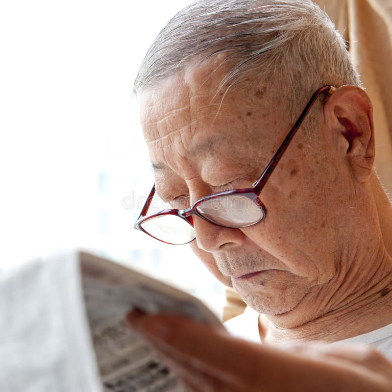 Senior Man Sitting on a Bench and Reading a Newspaper in Autumn Stock ...