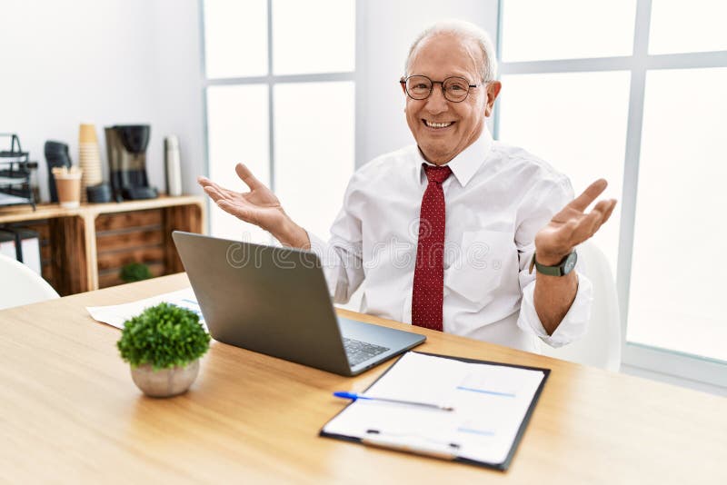407 Confused Old Man Computer Stock Photos - Free & Royalty-Free Stock ...