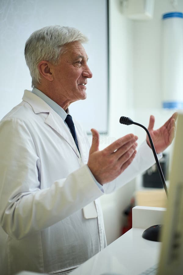 Senior Scientist Discussing Current Research in Lab Stock Photo - Image ...