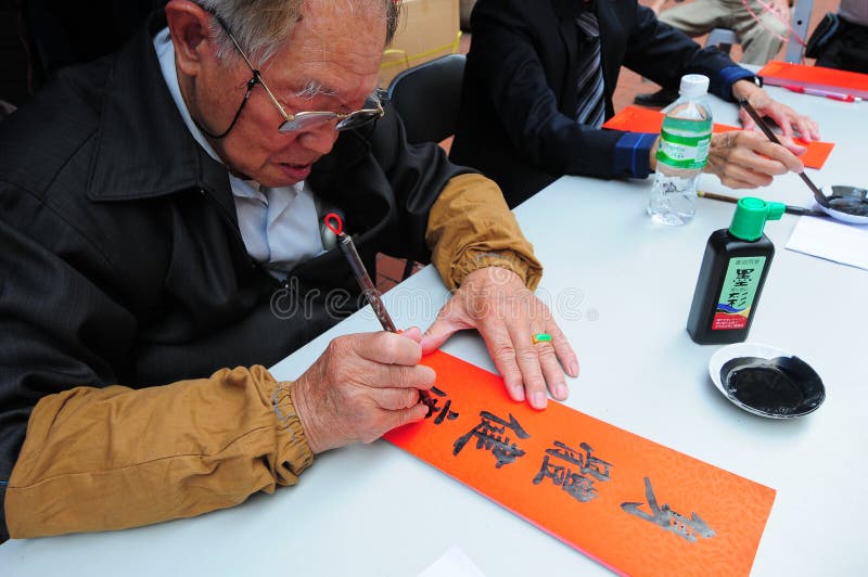 Senior Writing Greeting Paper Editorial Image - Image of street, black ...