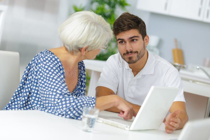 Senioren Woman Learning To Use Computer Stock Image - Image of ...