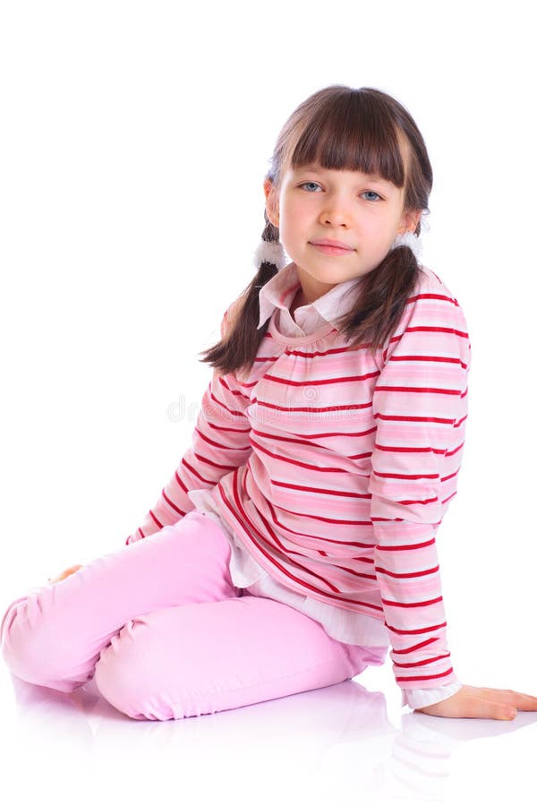 Sentada de la niña foto de archivo. Imagen de suelo, miradas - 8377650