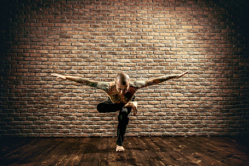 Sentido del equilibrio foto de archivo. Imagen de actitud - 85038434