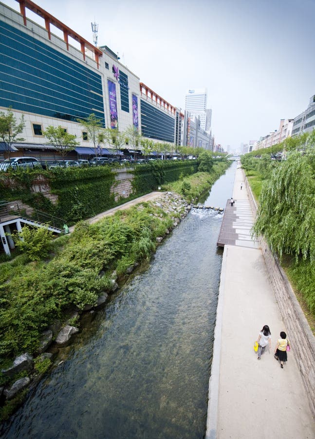 Seoul - Cheonggyecheo Artificial River Editorial Photography - Image of ...