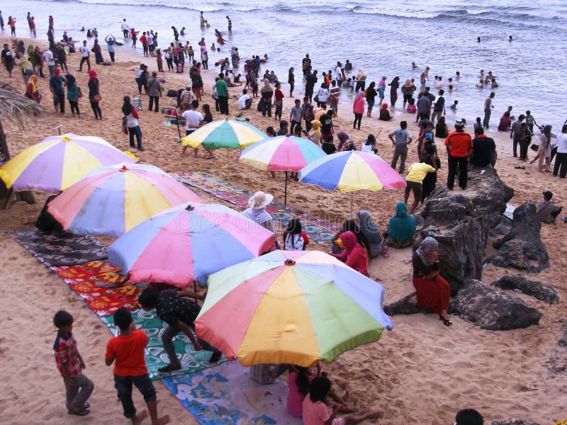 Sepanjang beach editorial stock image. Image of gunung - 79769339