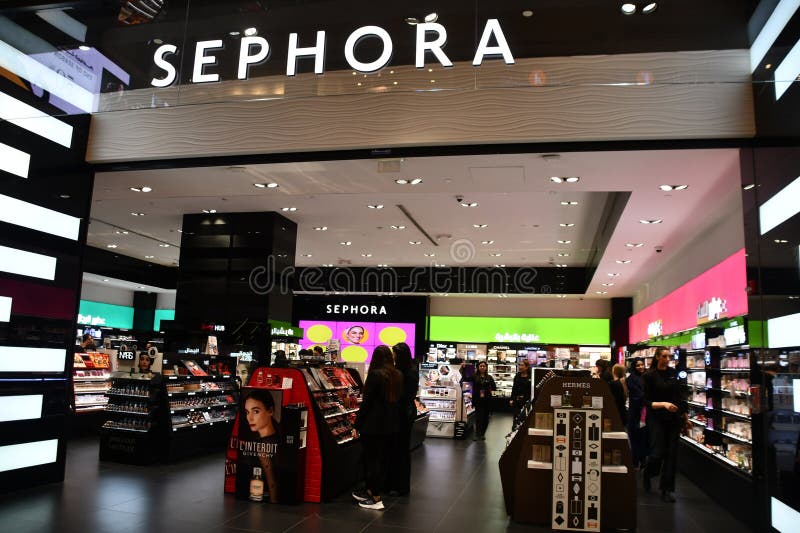 Sephora Store at Mall of Qatar in Doha, Qatar Editorial Photo - Image ...