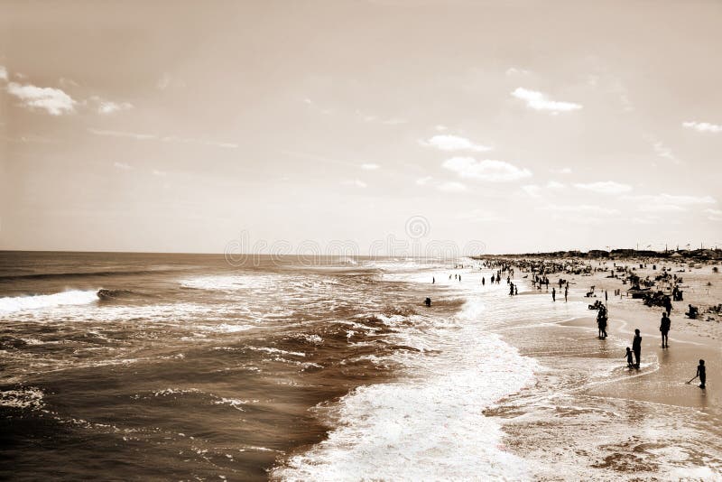 Sepia Strand stock afbeelding. Afbeelding bestaande uit kiezelstenen ...