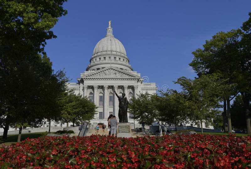 Capital Building in Madison, Wisconsin Editorial Stock Photo - Image of ...