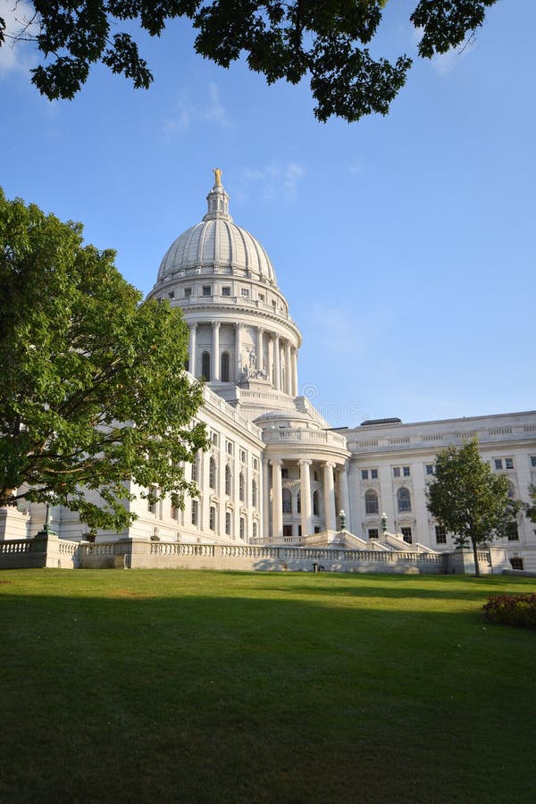 Capital Building in Madison, Wisconsin Editorial Photography - Image of ...