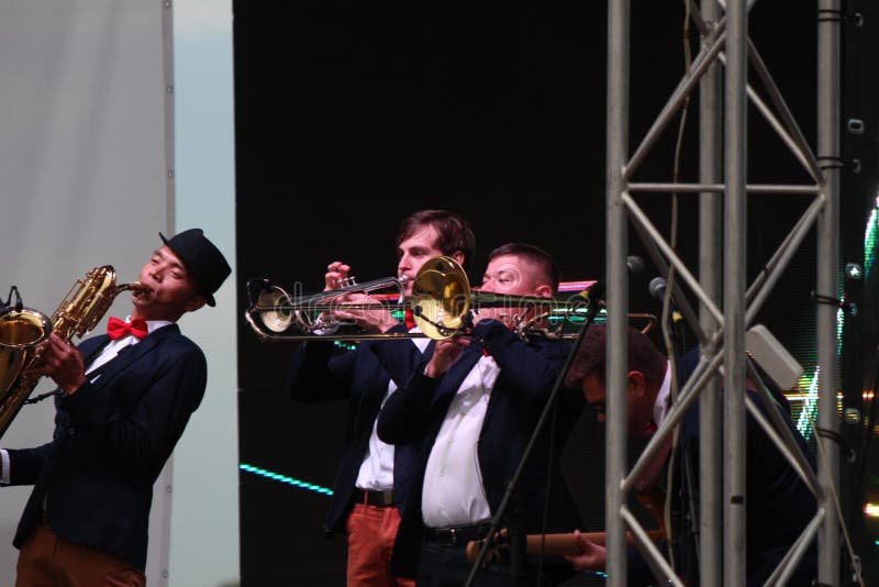 Open Air Performance and Light Show in West Lake, China Editorial Image ...