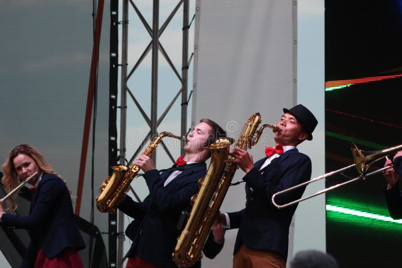 Open Air Performance and Light Show in West Lake, China Editorial Image ...