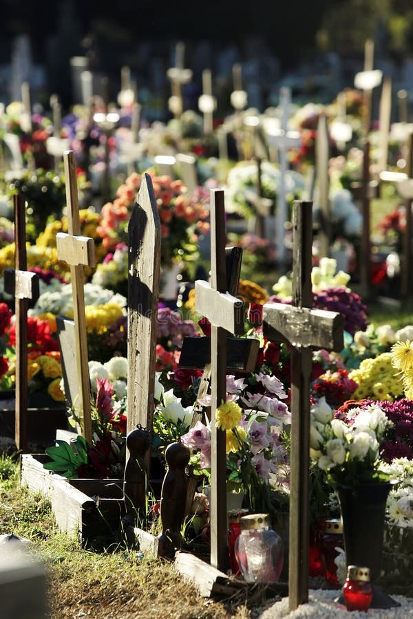 Sepulcros foto de archivo. Imagen de difunto, tumbas, cabeceras - 3643502