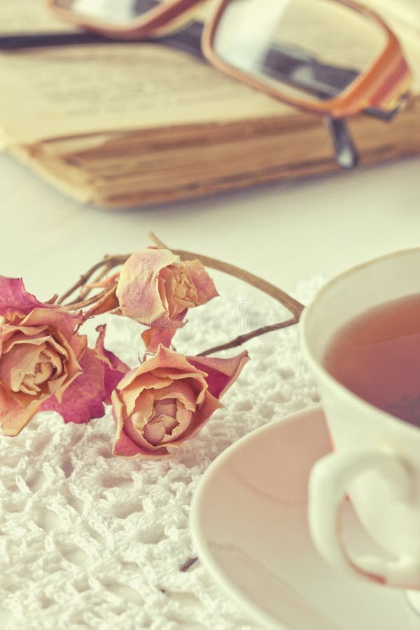 Seque O Livro Cor-de-rosa, Velho (tonificar) Imagem de Stock - Imagem ...