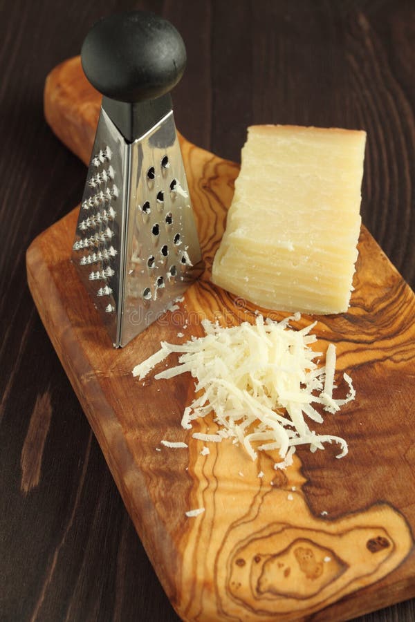 Kraciasty Lub Tarty Parmezański Ser Zdjęcie Stock - Obraz złożonej z ...
