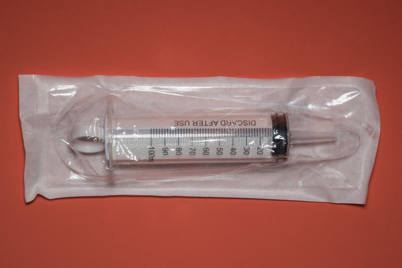 Seringa grande de 100 ml foto de stock. Imagem de tratamento - 184036208
