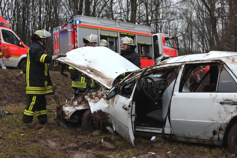Serious car crash editorial photography. Image of burst - 23517472