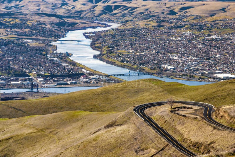 Água Clara Rifer Entre Lewiston Idaho E Clarkston Washingto Imagem de ...