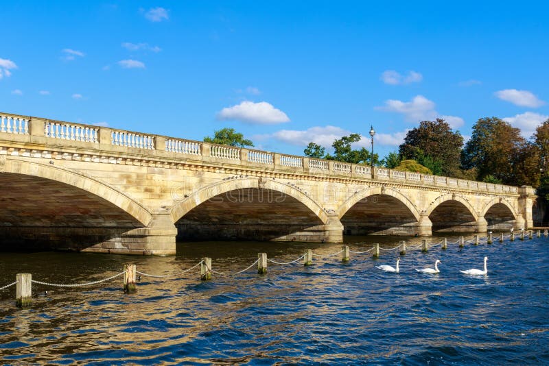 Serpentine Bridge in Hyde Park Stock Image - Image of landmark ...