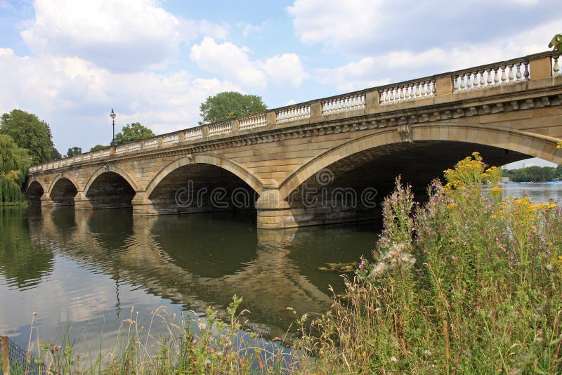 Serpentine Bridge in Hyde Park Stock Image - Image of grass, lake: 15311821