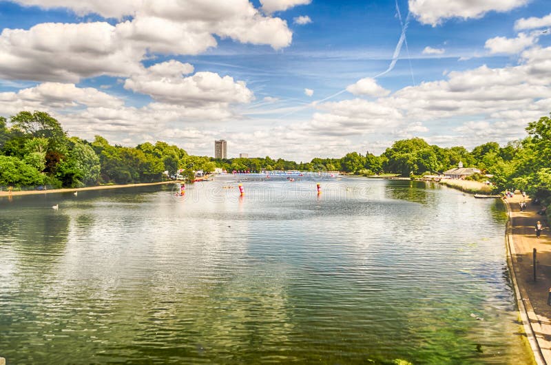 Serpentine River in Hyde Park, London Stockbild - Bild von serpentin ...