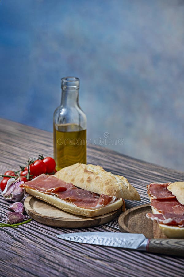 Serrano Ham Toast with Tomato: a Classic Combination that Enhances the ...
