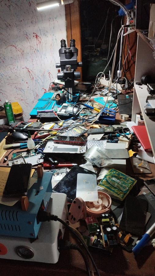 Service handphone editorial photo. Image of bazaar, retail - 290471066