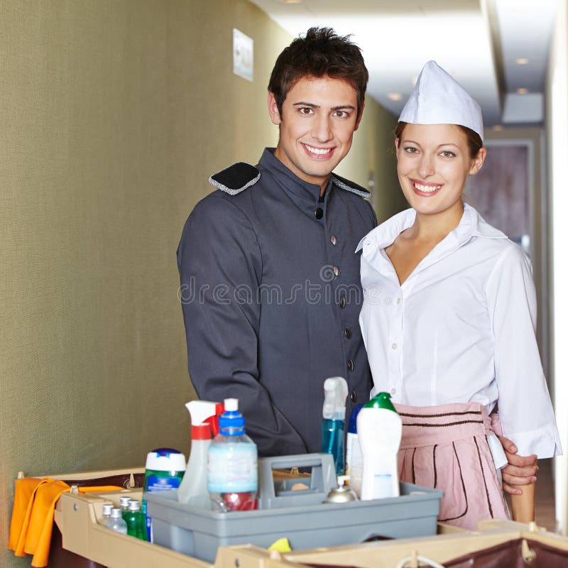 Service-Personal Im Hotel Mit Den Armen Gekreuzt Stockbild - Bild von ...