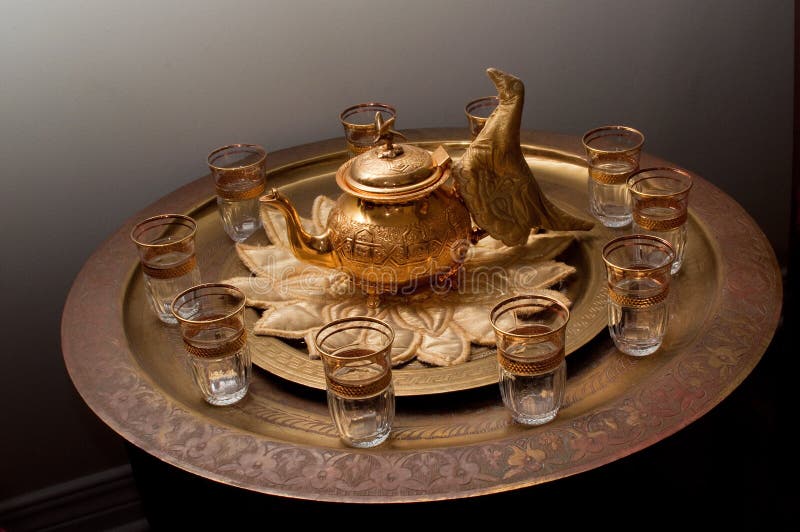 Servicio de té marroquí foto de archivo. Imagen de bandeja - 22070882