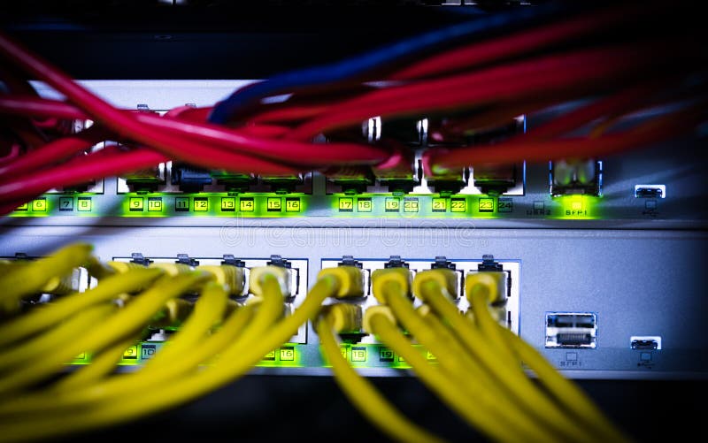 Interruptor De Red Del Servidor Del Ordenador Y Cable, Eje De Ethernet ...